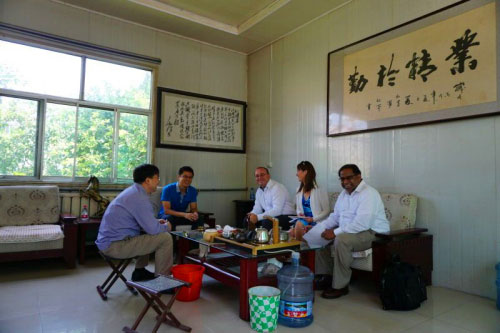 Sales directorof EXXONMOBIL come to visit-News-LUGUAN Plastic